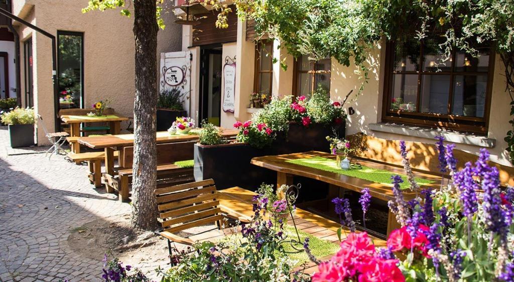 Ab 30.06. öffnen wir unser Café Maya im Außenbereich wieder ...